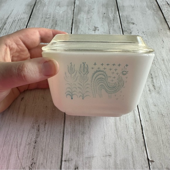 Pyrex | Kitchen | Preowned Vintage Pyrex Butter Print Container White ...